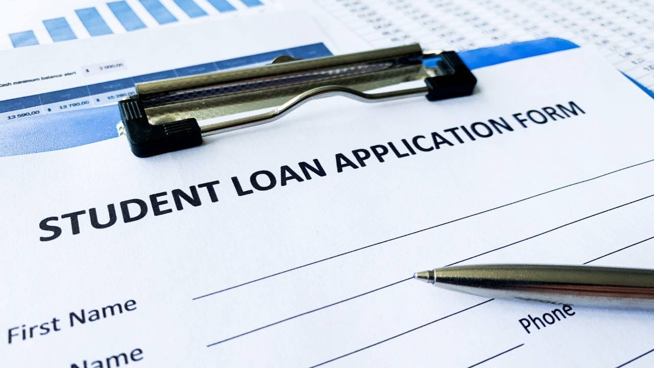 Direct student loans explained with pros and cons - The Daily Overview