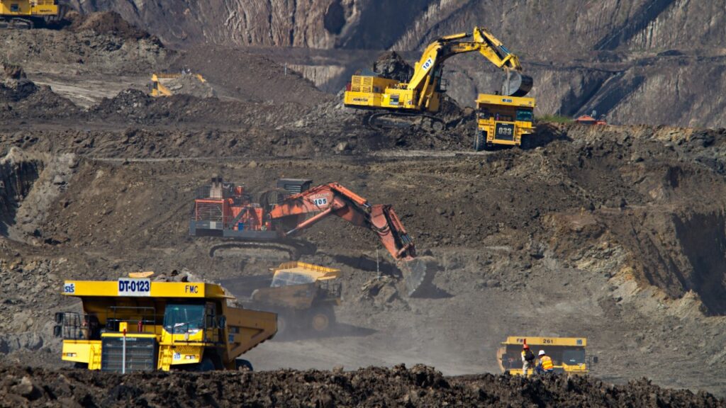 Where is gold mined in the US? These states lead the list - The Daily ...